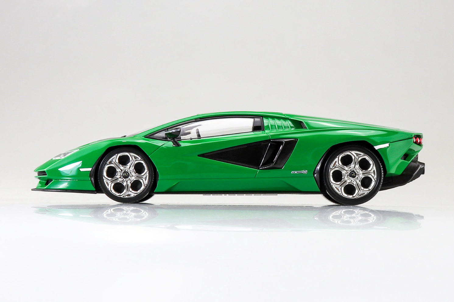 Snap Kit 19-E Lamborghini Countach LPI 800-4 (Green) 1/32 — Panda Hobby
